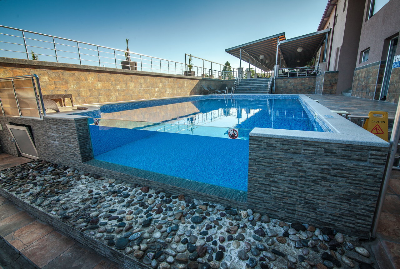 Swimming Pool - Hotel Pamela